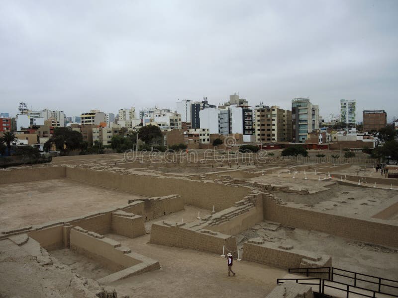 Pyramide in Lima, Peru redaktionelles foto. Bild von geschichte - 77265166