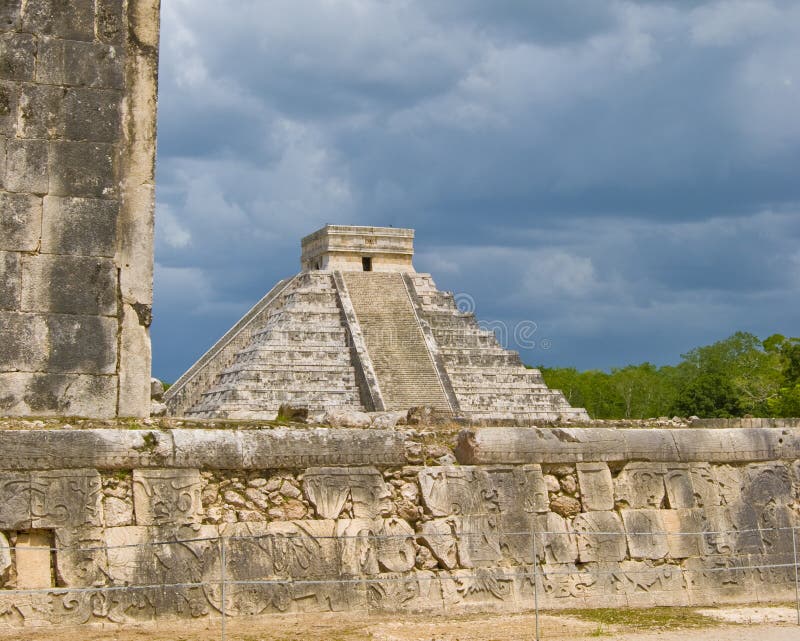 Pyramide Mexicaine image stock. Image of incas, civilisation - 5643485