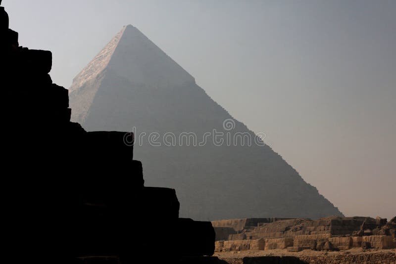 Pyramiden von Gizeh stockfoto. Bild von wunder, pyramide - 16976394