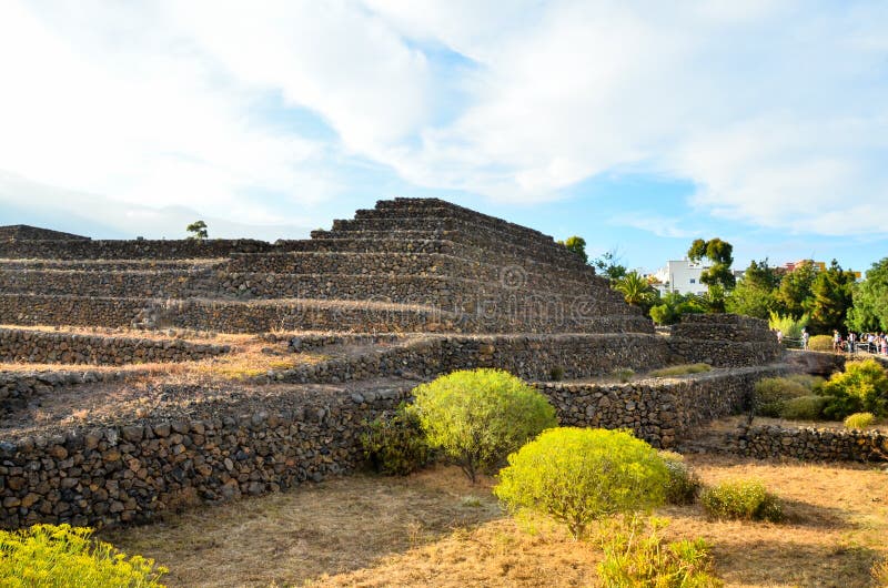 Pyramides de Guimar photo stock. Image of temple, colombien - 152588336