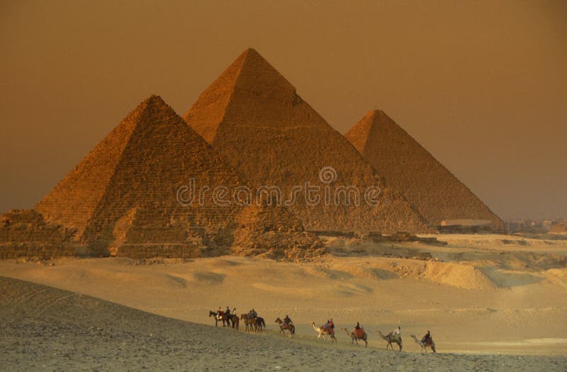 PYRAMIDES DE L'AFRIQUE EGYPTE LE CAIRE GIZEH Photo éditorial - Image du ...