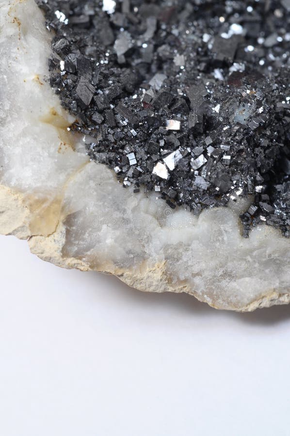 Pyriet Minerale Kristallen Op Witte Achtergrond Stock Afbeelding ...