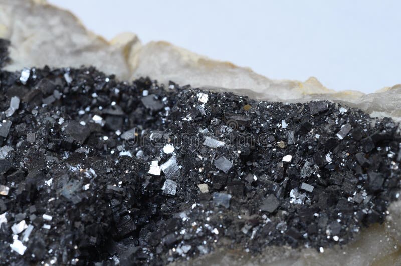 Pyriet minerale steen stock afbeelding. Image of steen - 37020665