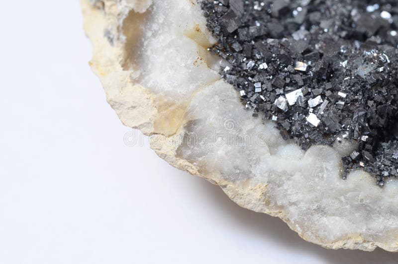 Pyriet minerale steen stock afbeelding. Image of steen - 37020665