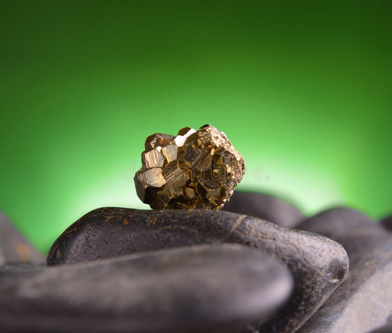 Pyrit stockbild. Bild von nahaufnahme, druse, eisen, rauh - 38606853