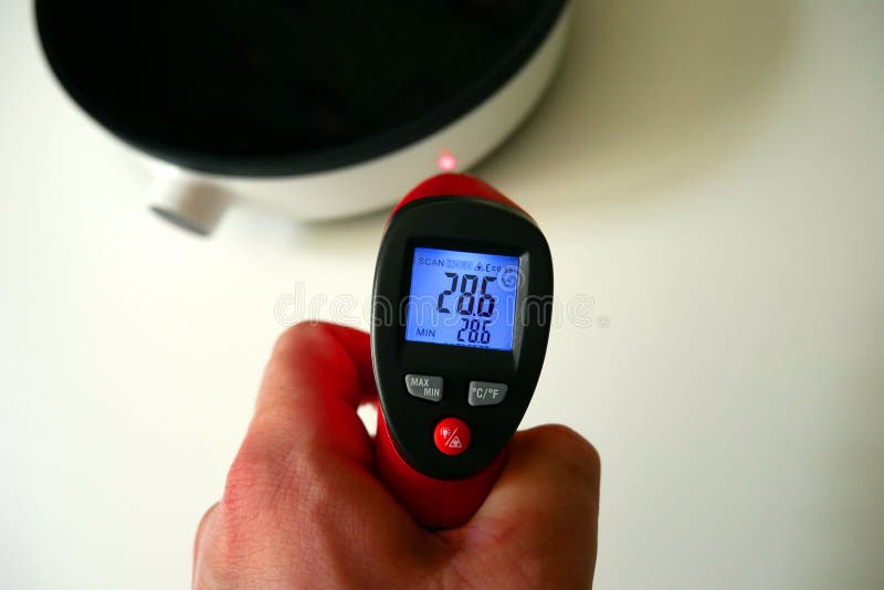Pyrometer Measurement of the Cooking Surface. Measuring the Temperature ...