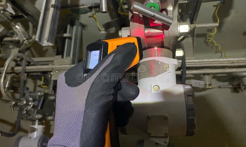 Pyrometer for Measuring the Temperature of an Object. Device for ...