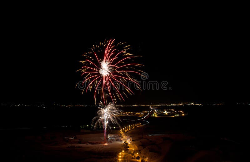 Pyrotechnik stockfoto. Bild von fall, schauspiel, pyrotechnik - 40893816