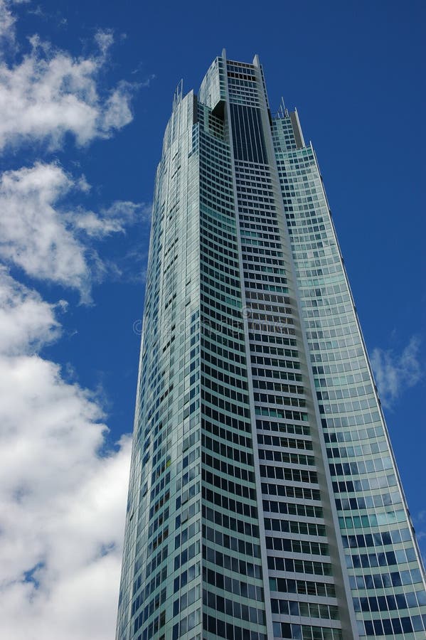 Q1 Tower stock image. Image of cloud, tower, condo, queensland - 1776785