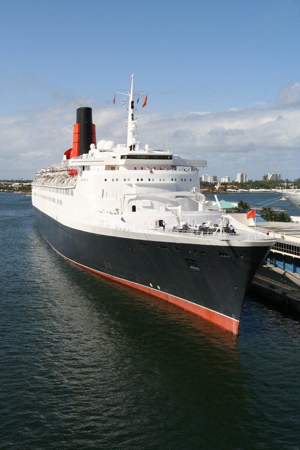 QE2 in Ft. Lauderdale 2008 editorial stock photo. Image of liner - 5248473