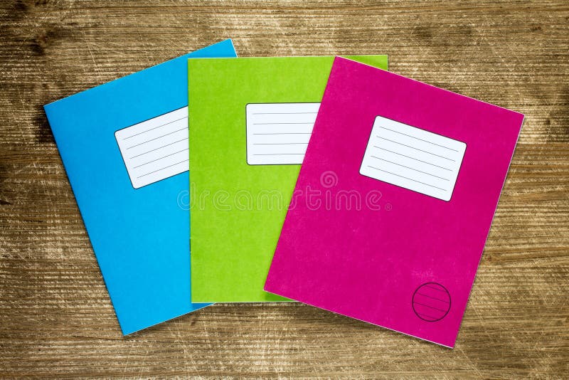 Tre quaderni immagine stock. Immagine di libro, indietro - 50463433