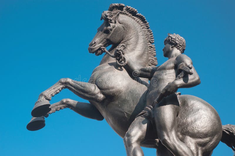 Monumento Di Khan Asparukh in Strelcha Bulgaria Immagine Stock ...