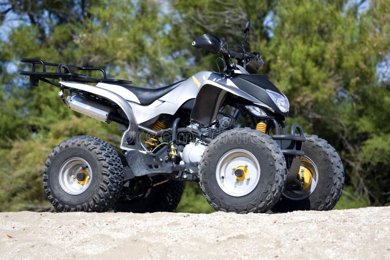 Quadricycle Dans Le Sable 4 Photo stock - Image du attraction, chemin ...