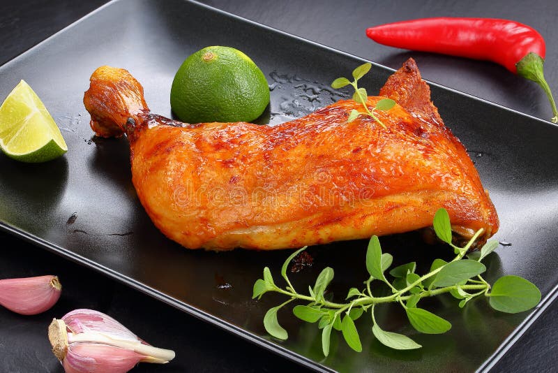 Quart Rôti Croustillant De Poulet Image stock - Image du diner, objet ...