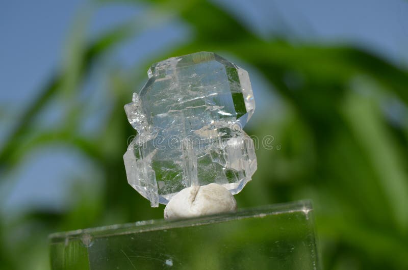 Quartz is Composed of the Elements Silicon and Oxygen and in Its Pure ...