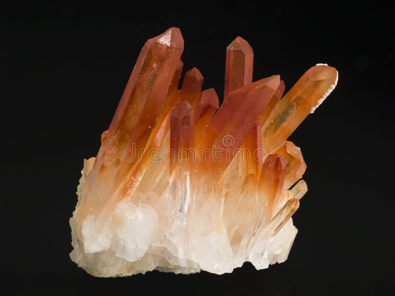 Quartz rouge 1 photo stock. Image du minerai, rouge, quartz - 2638772
