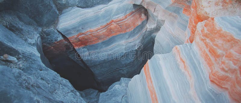 Quartz Veins and Linear Formations Create Striking Contrasts in Rock ...