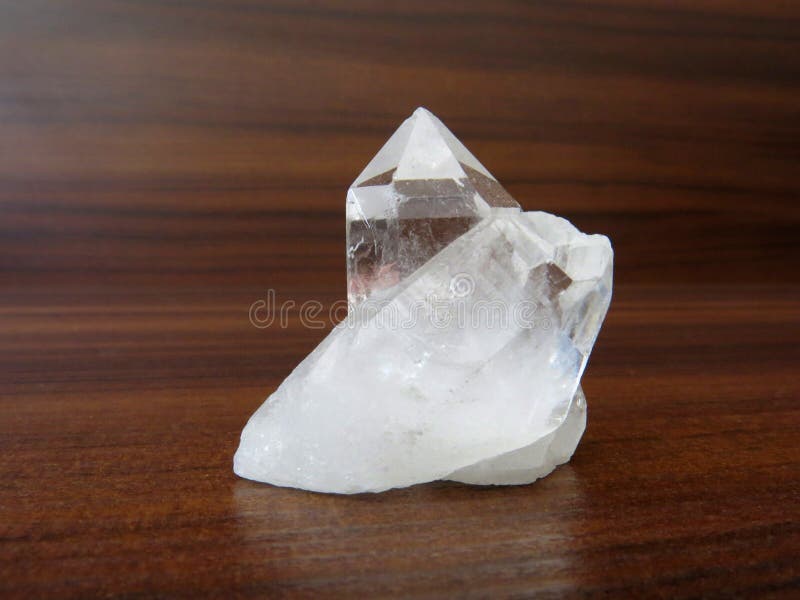 Quarzo Crystal Stone fotografia stock. Immagine di legno - 40163226
