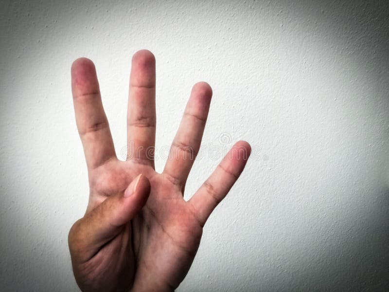 Quatre doigts image stock. Image du doigt, fond, doigts - 128969819