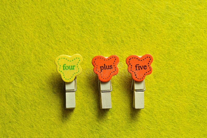 Quatre plus cinq image stock. Image du numéros, quatre - 109885553