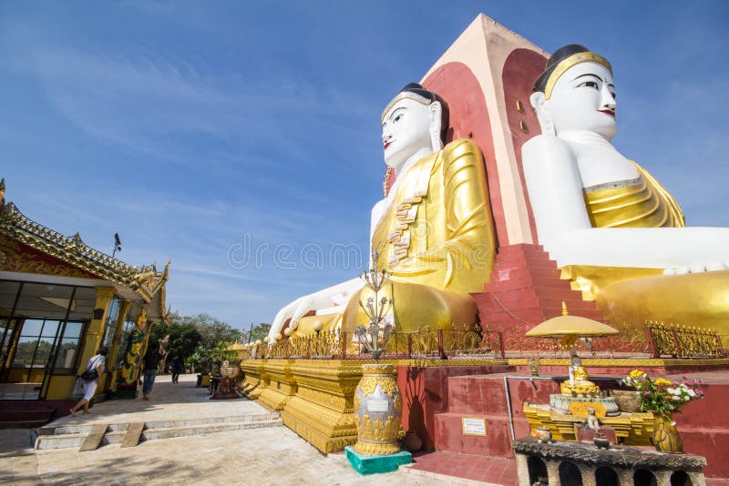 Quatro Caras Da Buda Na Buda De Kyaikpun, Bago, Myanmar Fotografia ...