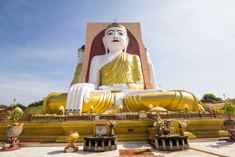Quatro Caras Da Buda Na Buda De Kyaikpun, Bago, Myanmar Imagem ...
