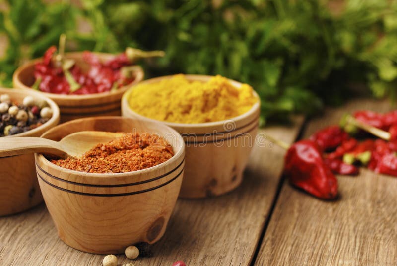 Quatro tipos dos temperos foto de stock. Imagem de vermelho - 28555668
