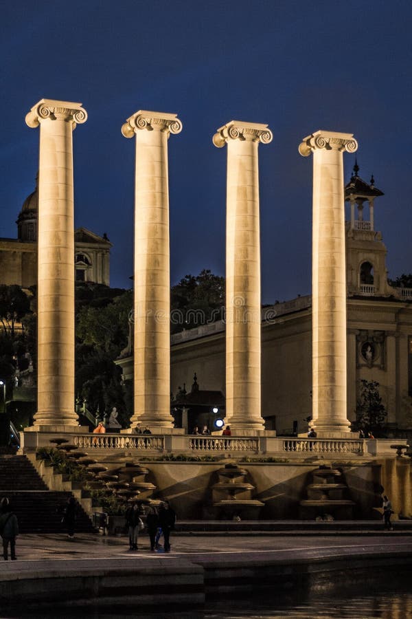 Le Quattro Colonne, Create Da Josep Puig I Cadafalch, Riedificato Sul ...
