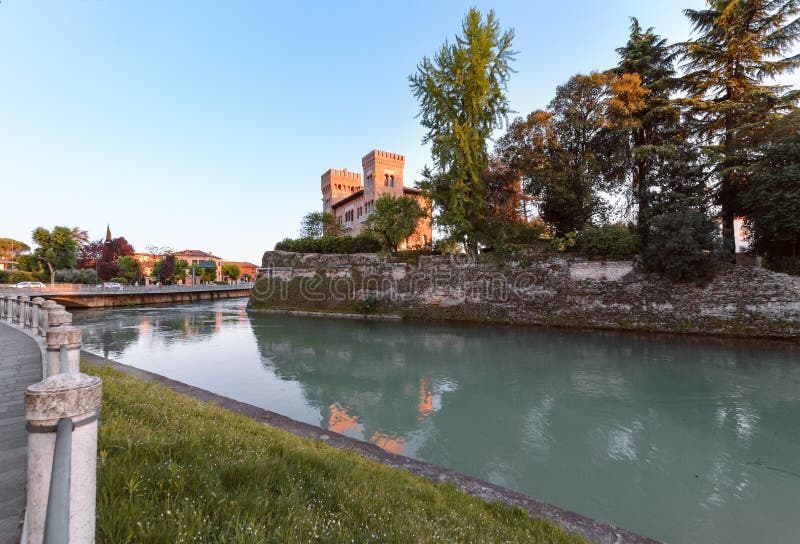 Castello a Treviso, Italia fotografia stock. Immagine di grande - 69075234