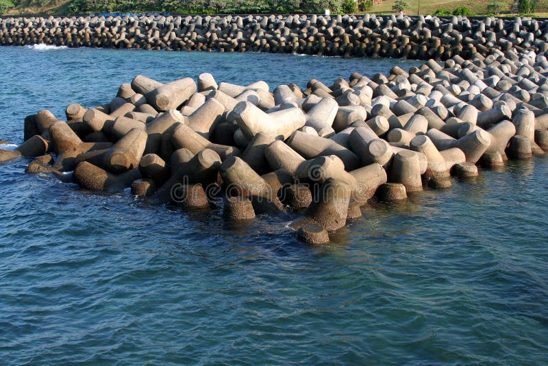 Quebra-mar foto de stock. Imagem de muro, costa, barreira - 1518624