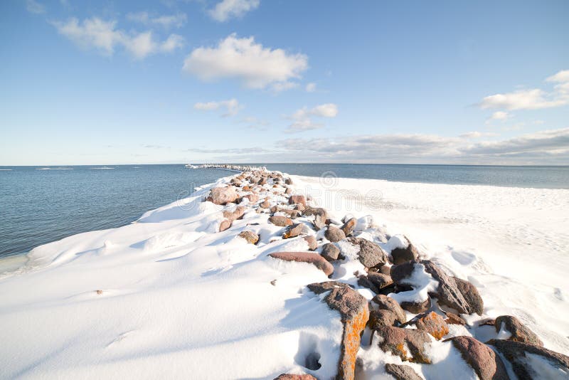 Quebra-mar. imagem de stock. Imagem de onda, neve, azul - 23513419