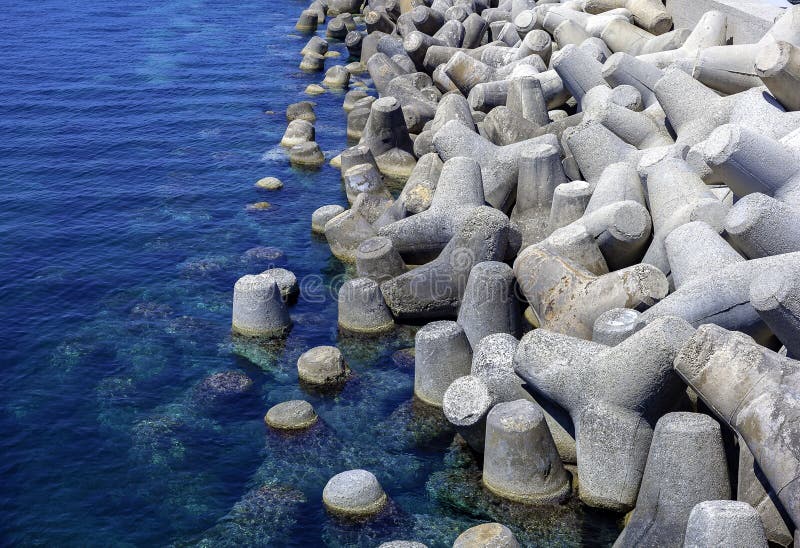 Quebra-mar Do Bloco De Cimento Tetrapod Foto de Stock - Imagem de ...