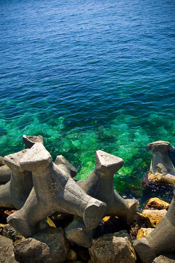 Quebra-mares imagem de stock. Imagem de espirrar, grande - 10293625