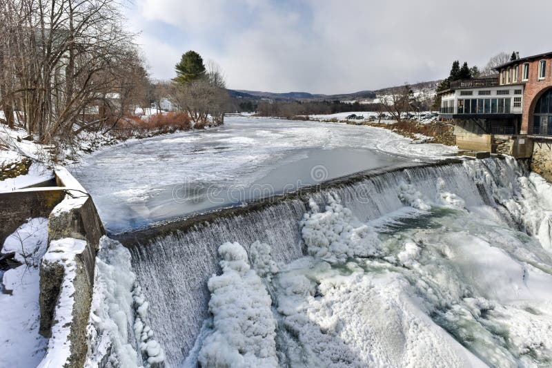 Quechee River - Vermont stock photo. Image of scenic - 68168420