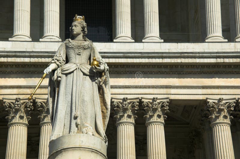 Queen Anne Statue St.Pauls Cathedral Stock Image - Image of woman ...