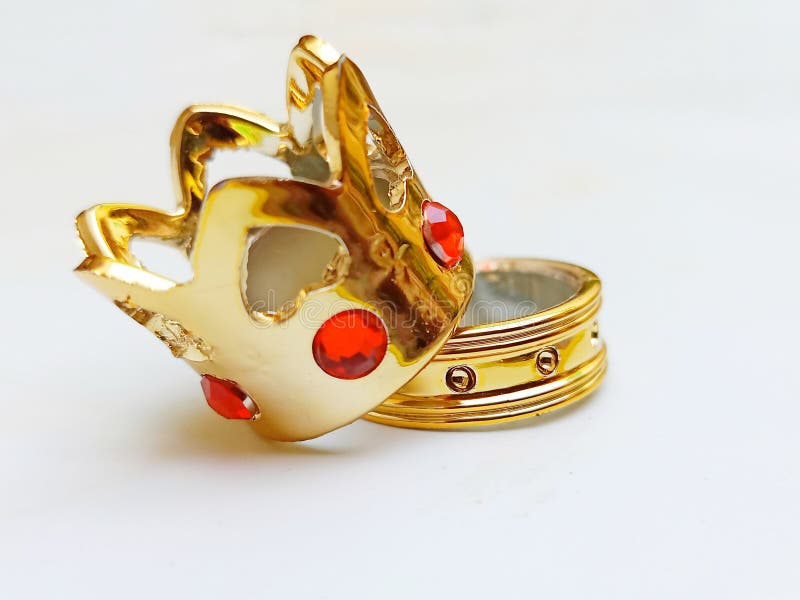 Queen Crown Pattern Ring Set Stock Image - Image of ring, ceramic ...