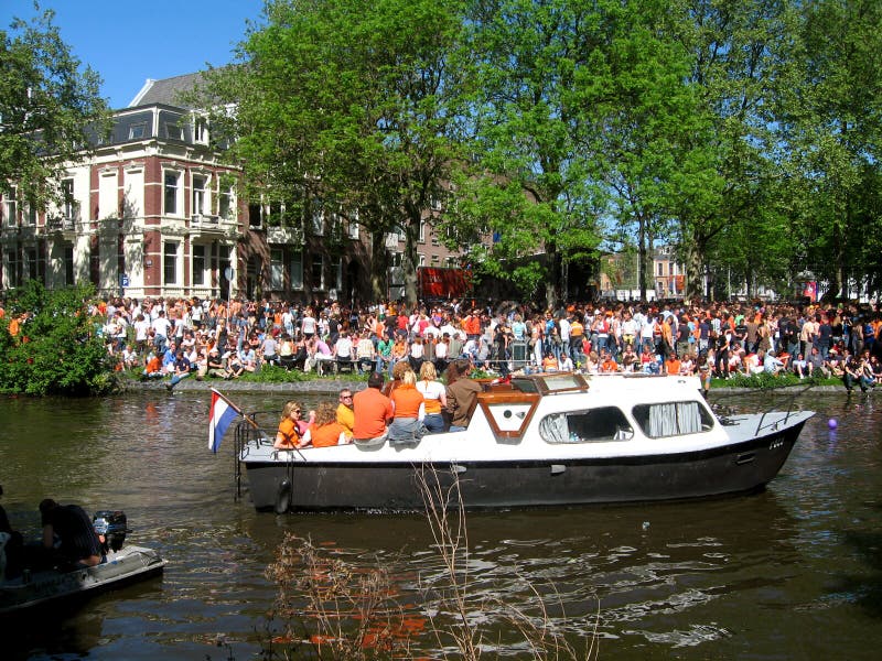 Queen day - Amsterdam editorial stock photo. Image of music - 71131038