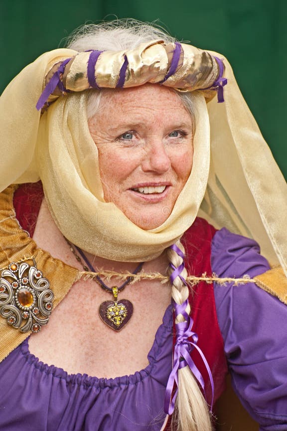 Queen Elizabeth at Brodie Castle Editorial Photo - Image of dress ...