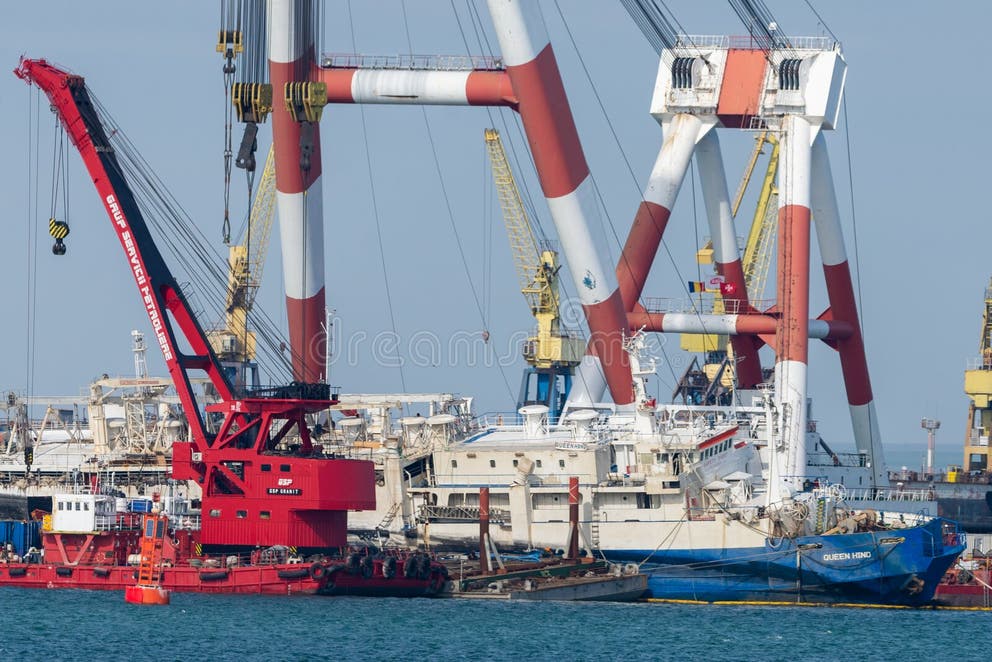 Queen Hind Live Cargo Ship Wreck 2 Editorial Photo - Image of wreck ...