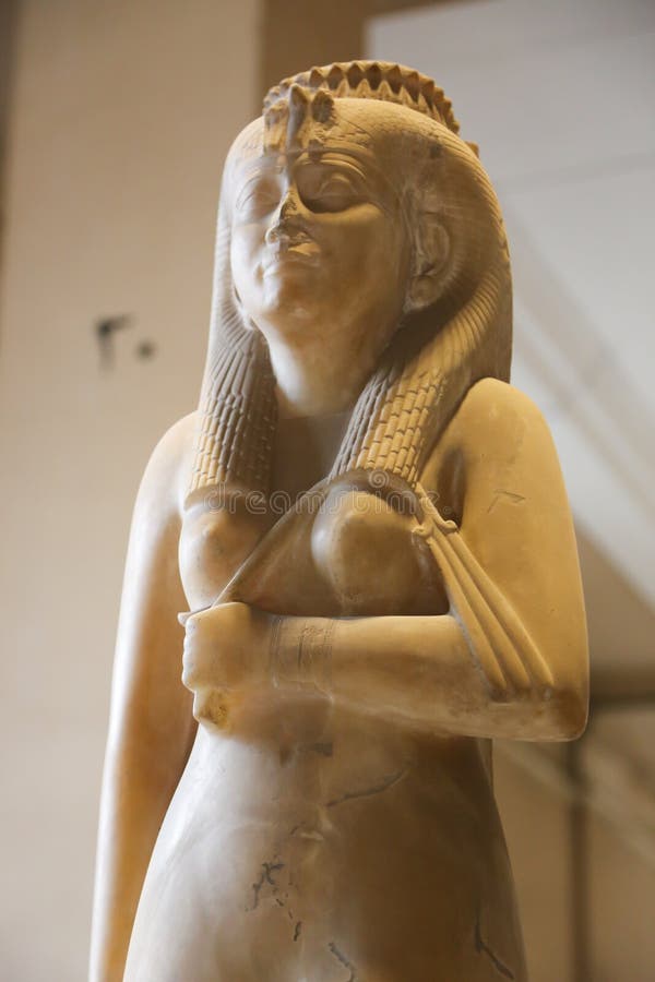 Queen Statue - Cairo Museum Editorial Photography - Image of accessories, egyptnancient: 111058657