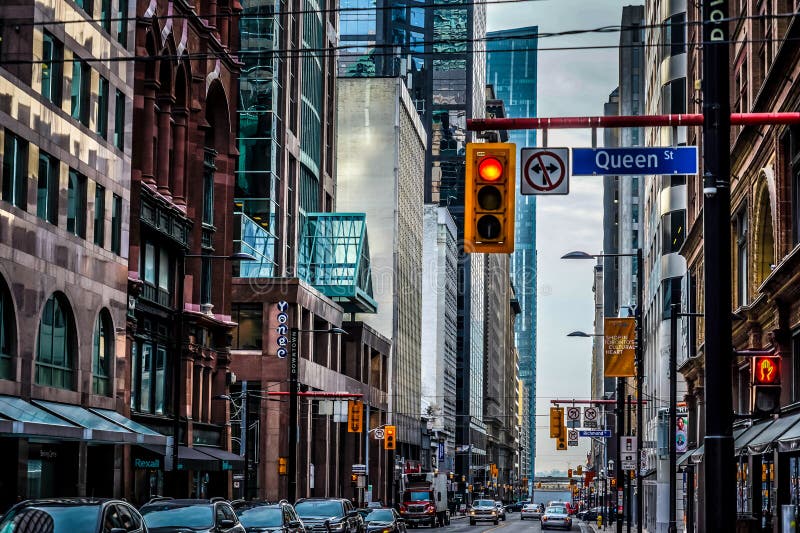 Queen street traffic light editorial image. Image of light - 357071910