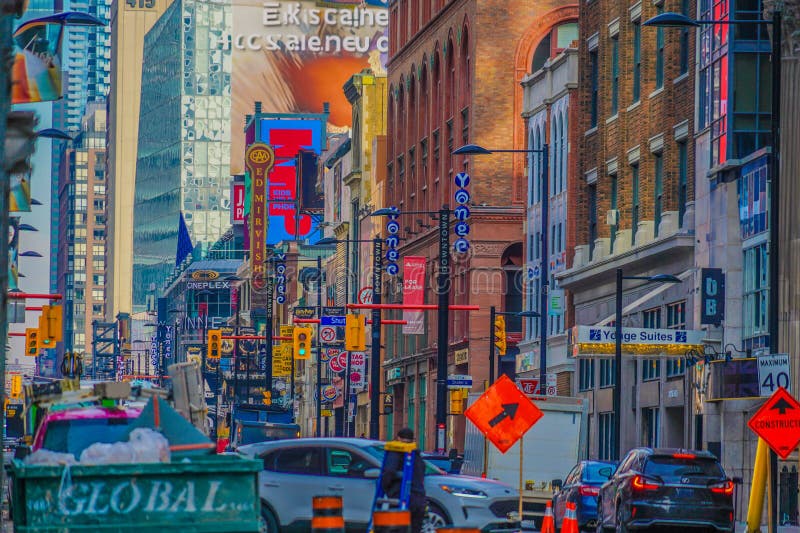 Queen street traffic light editorial stock photo. Image of saks - 357072903