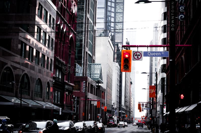 Queen street traffic light editorial photo. Image of advertising ...