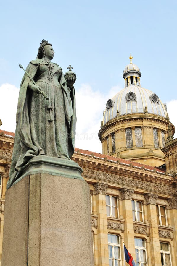Queen Victoria Statue In Birmingham Stock Photo - Image of landscaping ...