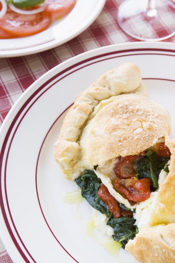 Queijo Calzone Do Presunto E Do Mozzarella Foto de Stock - Imagem de ...