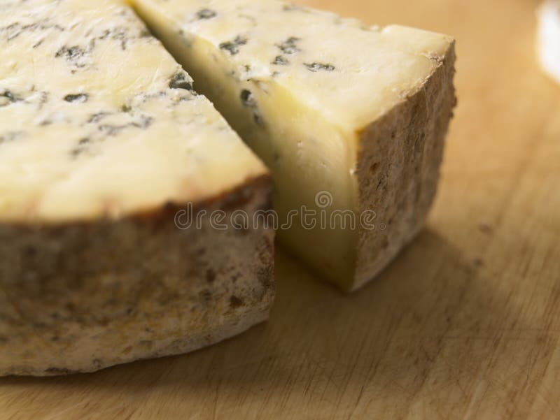 Queijo de Stilton imagem de stock. Imagem de branco, inglês - 26049225
