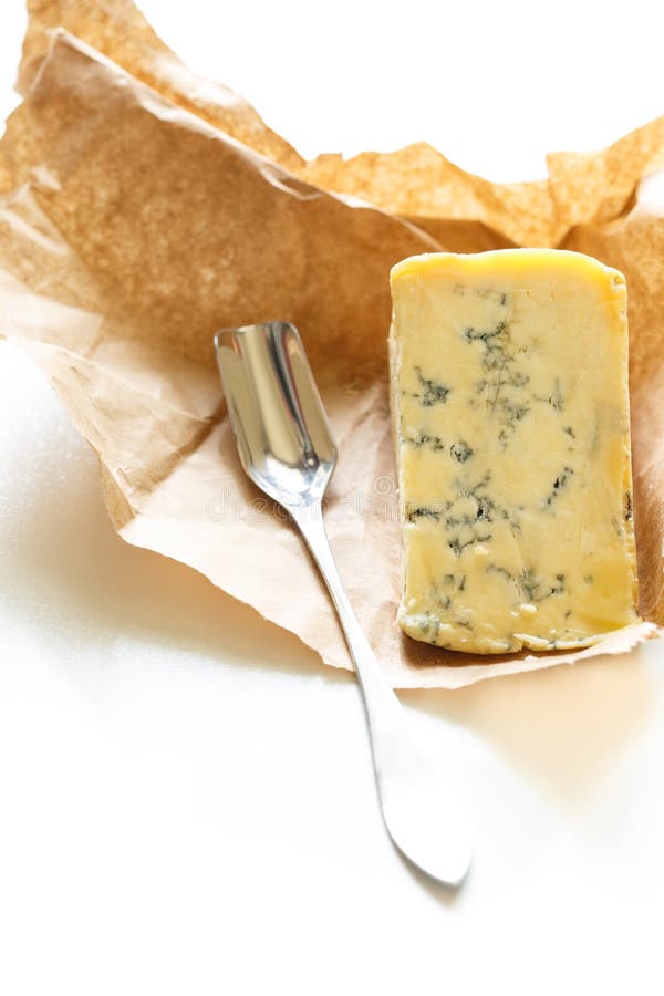 Queijo Do Queijo Stilton Em Um Fundo Branco Foto de Stock - Imagem de ...