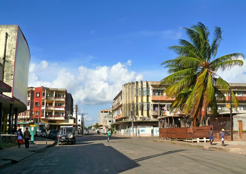 Uma Cidade Em Moçambique, África. Costa Do Oceano Índico. Foto de Stock ...