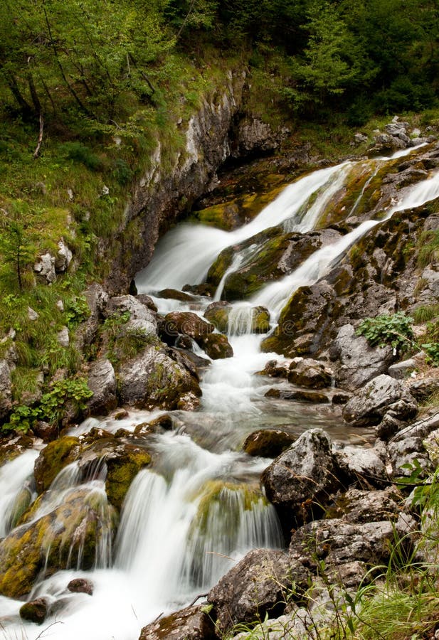 Quelle von Soca Fluss stockfoto. Bild von senke, landschaft - 26655542