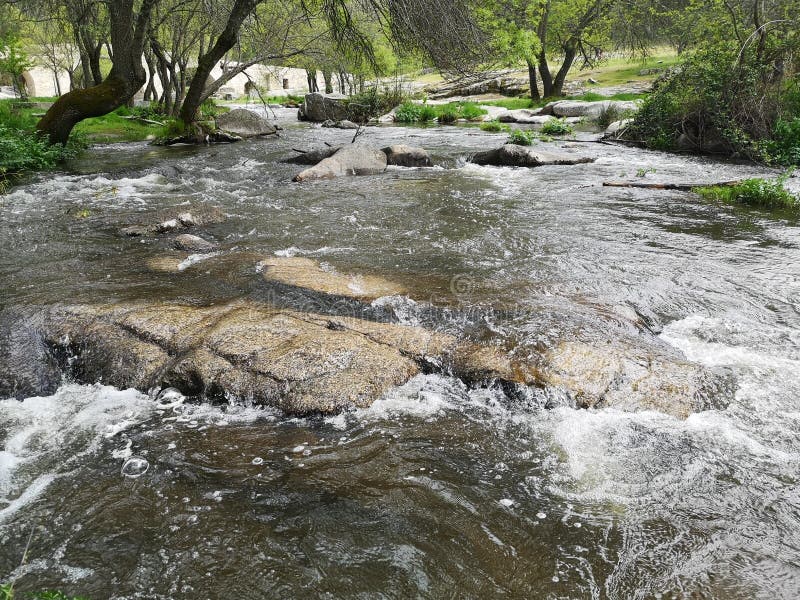 Quellwasser stockfoto. Bild von farben, landschaft, wolken - 216090840